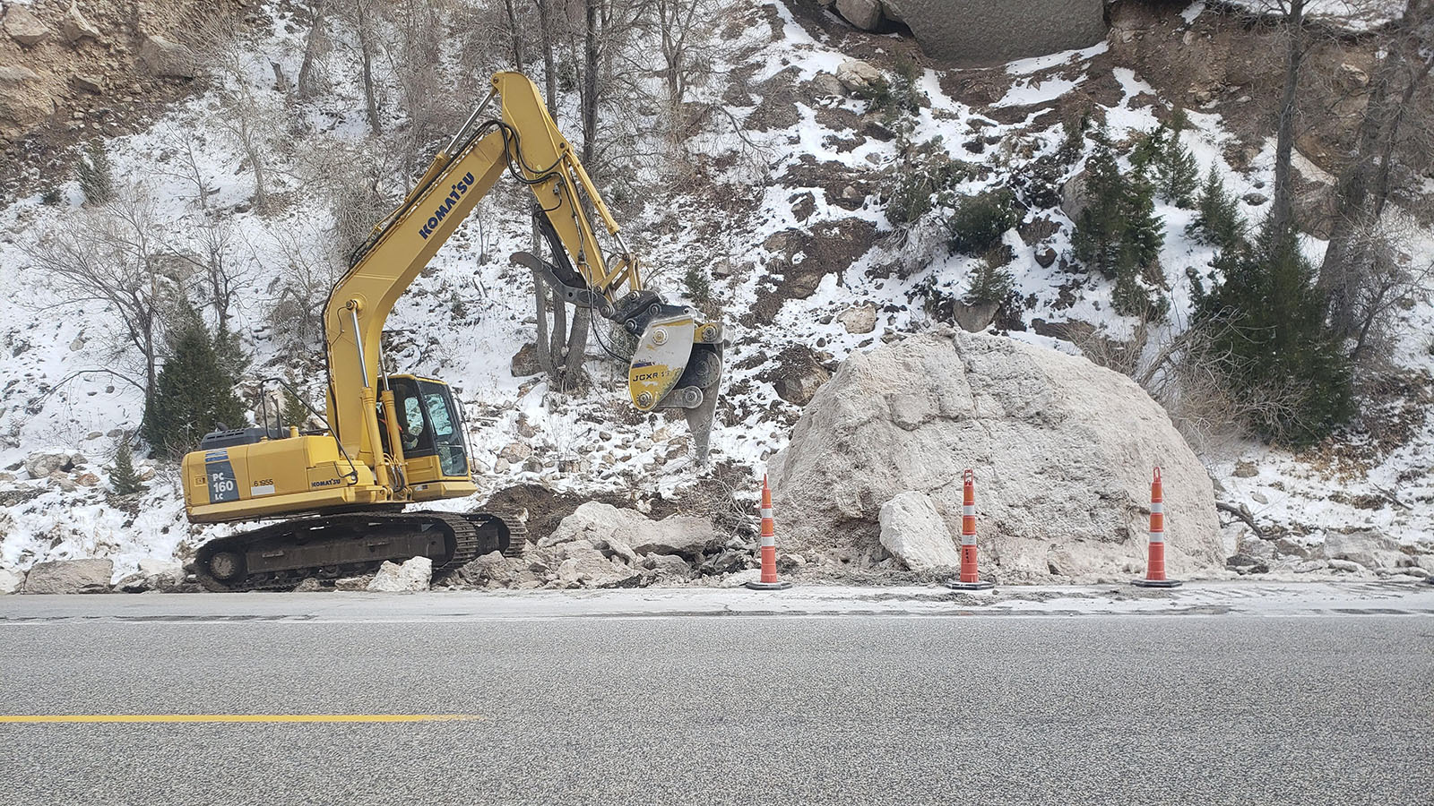 Motorists Play Frogger With Falling Rocks In Wyoming’s Wind River ...