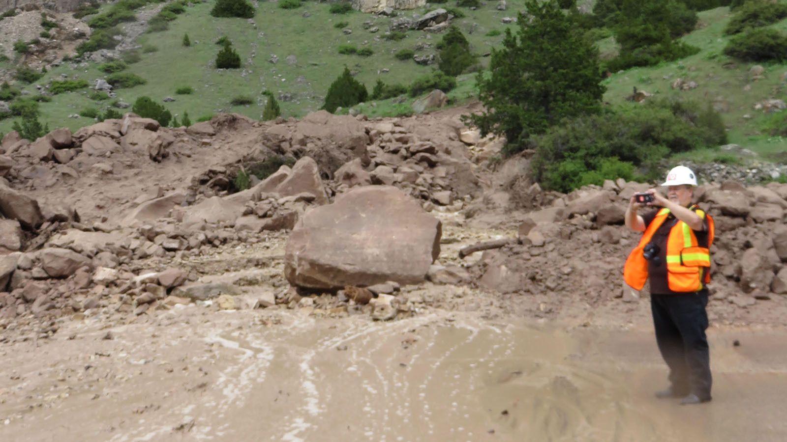 Motorists Play Frogger With Falling Rocks In Wyoming’s Wind River ...