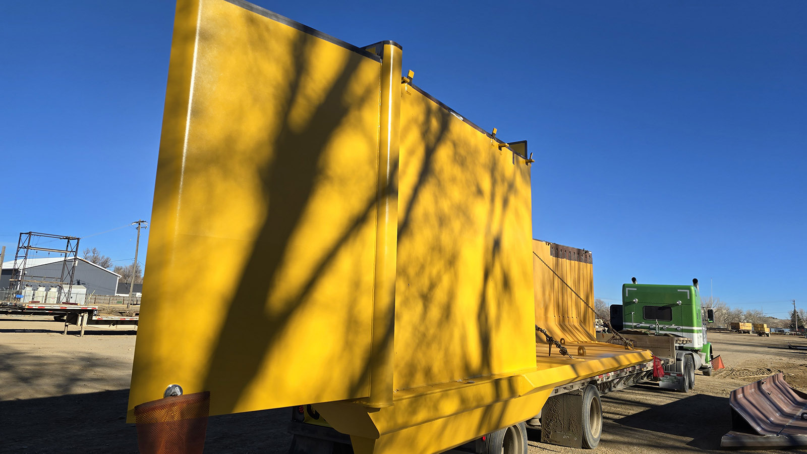 Those Giant 400-Ton Buckets For Mining Trucks Are Built In Mills ...