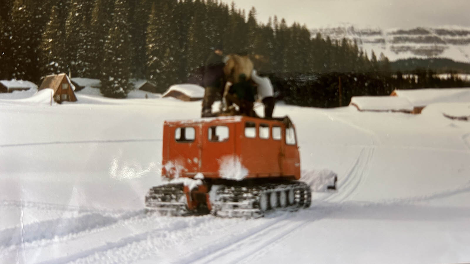 How A Wyoming Couple Resurrected The Legendary Brooks Lake Lodge ...