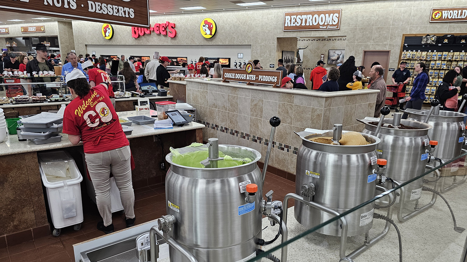 World’s Largest Buc-ee’s Opens 45 Miles South Of Wyoming Off I-25 ...