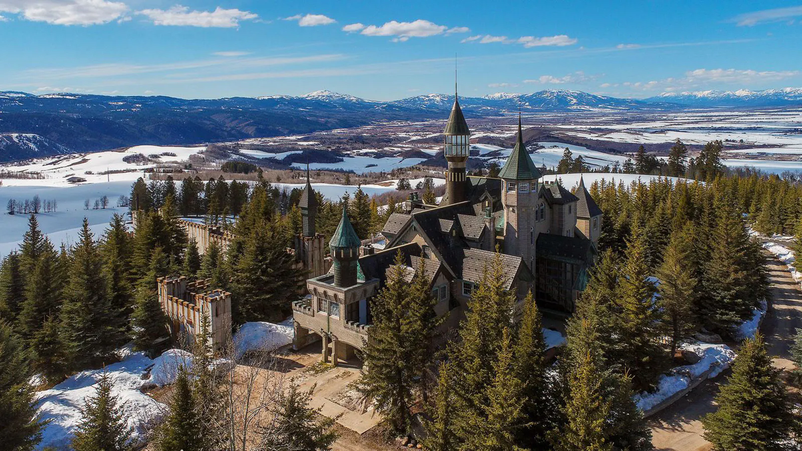 100-Foot-Tall, 40-Room Castle For Sale In Bedford, Wyoming, For $14 ...