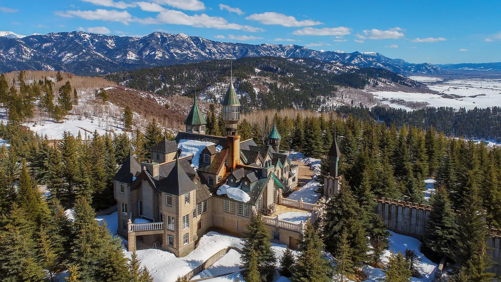 100-Foot-Tall, 40-Room Castle For Sale In Bedford, Wyoming, For $14 ...