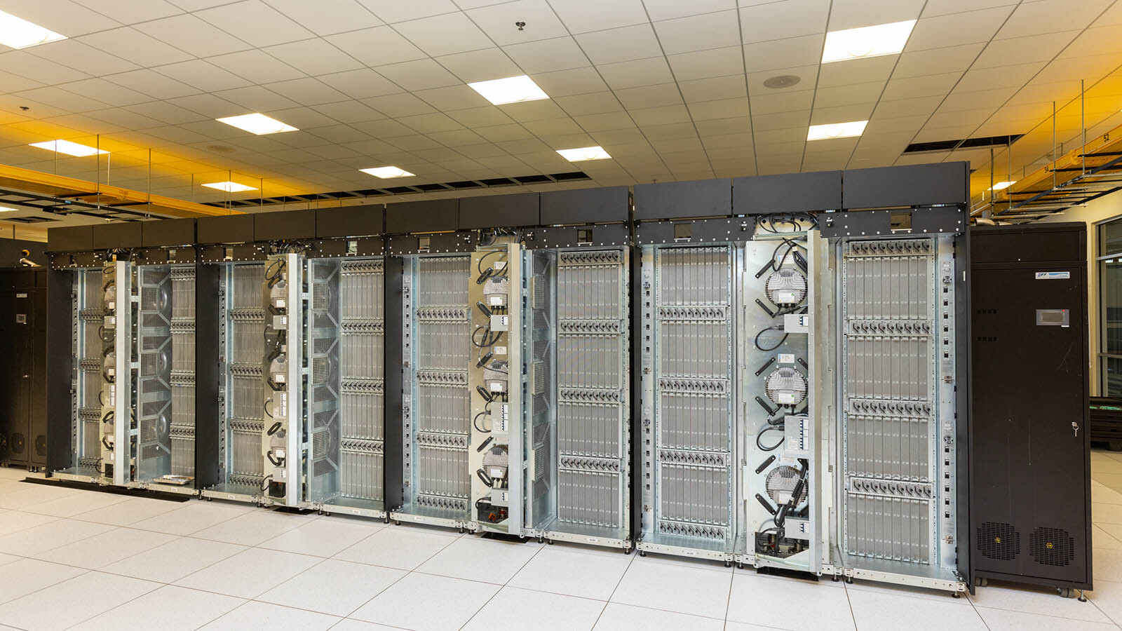 47-Ton Cheyenne Supercomputer Sold To Mystery Buyer For $480,000 ...