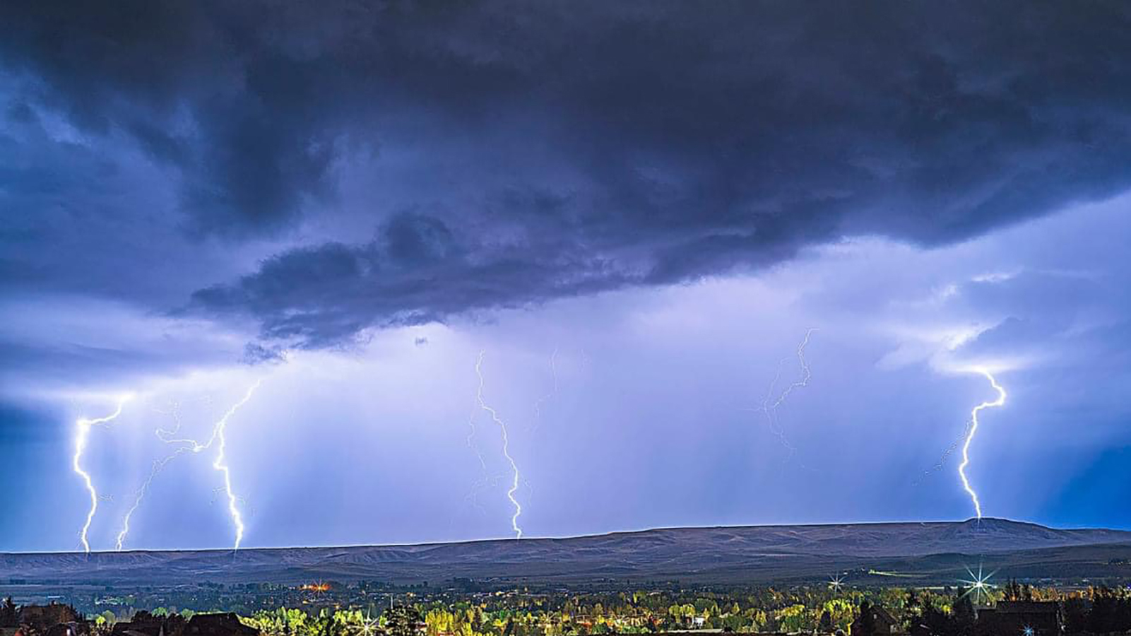 Thunderstorms Put On Spectacular Lightning Show In Southwest Wyoming ...