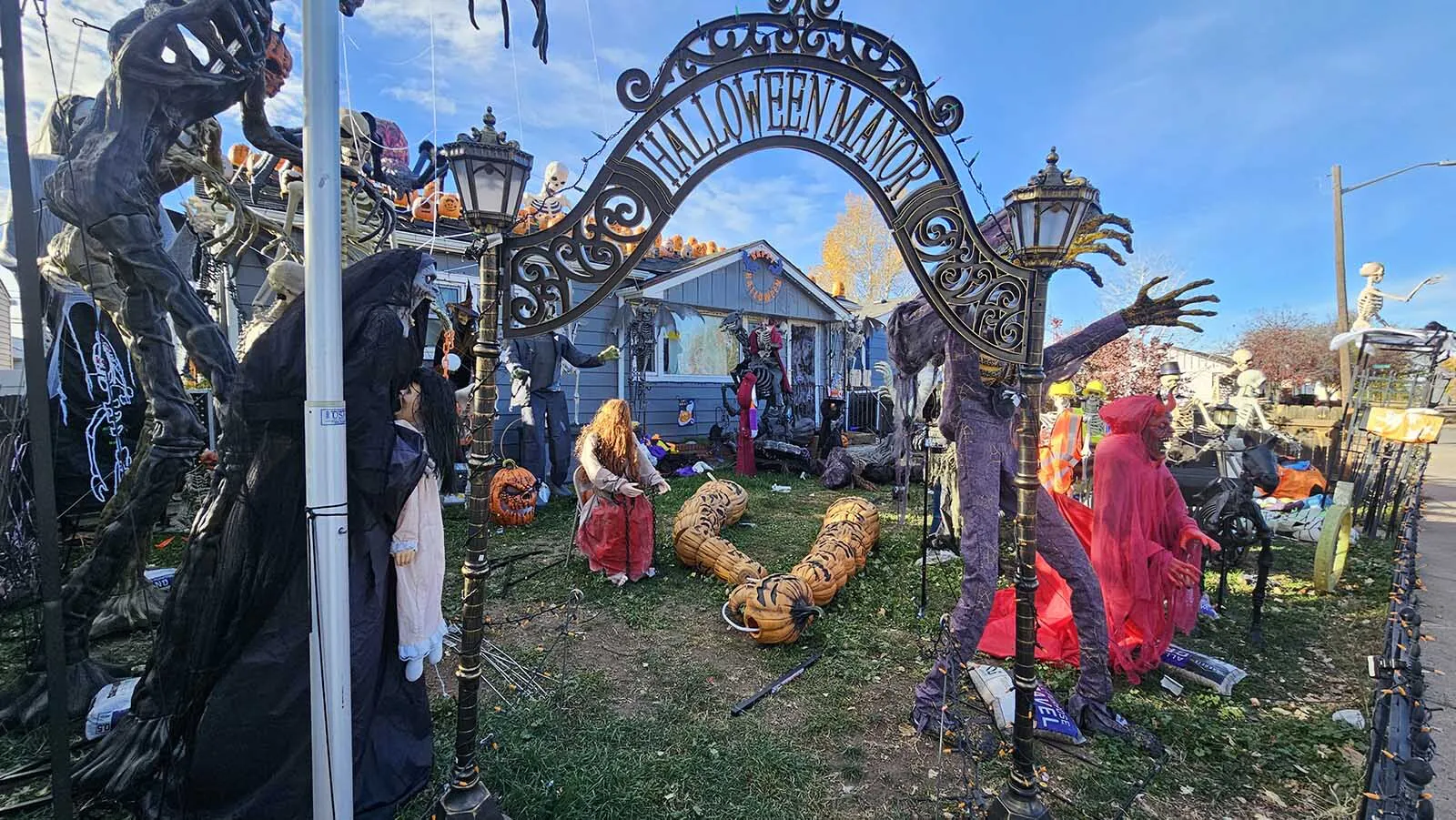 Wyoming Halloween Superfans Turn Neighborhoods Into Over-The-Top Scare ...