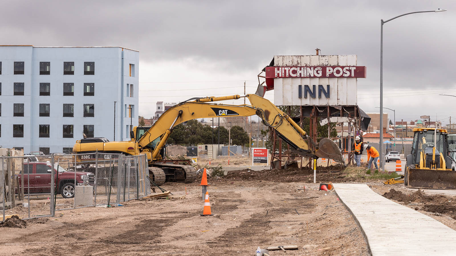 End Of An Era: Cheyenne’s Iconic Hitching Post Inn Sign Comes Down ...