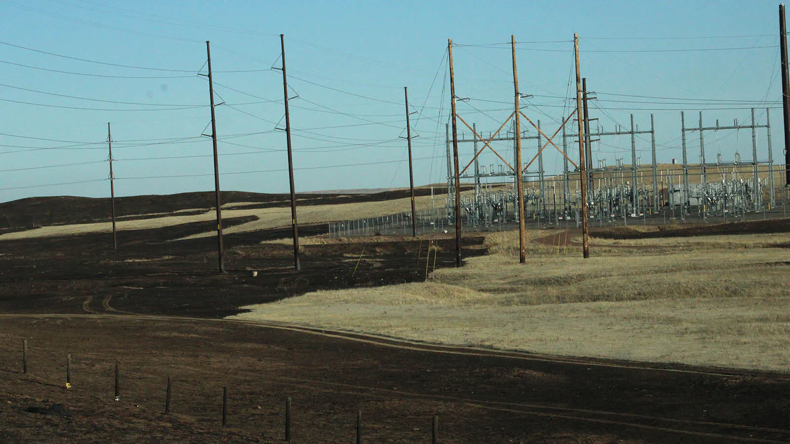 60 MPH Wind-Driven Grass Fire Closes I-25, Jumps I-80 Near Cheyenne ...