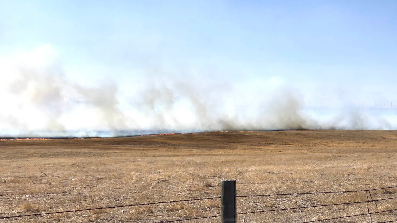 60 MPH Wind-Driven Grass Fire Closes I-25, Jumps I-80 Near Cheyenne ...