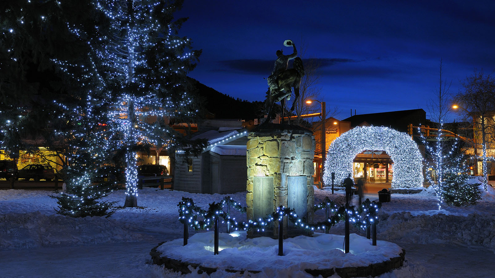 Jackson's Iconic Town Square Has More Than 8,000 Elk Antlers In Its 4 ...