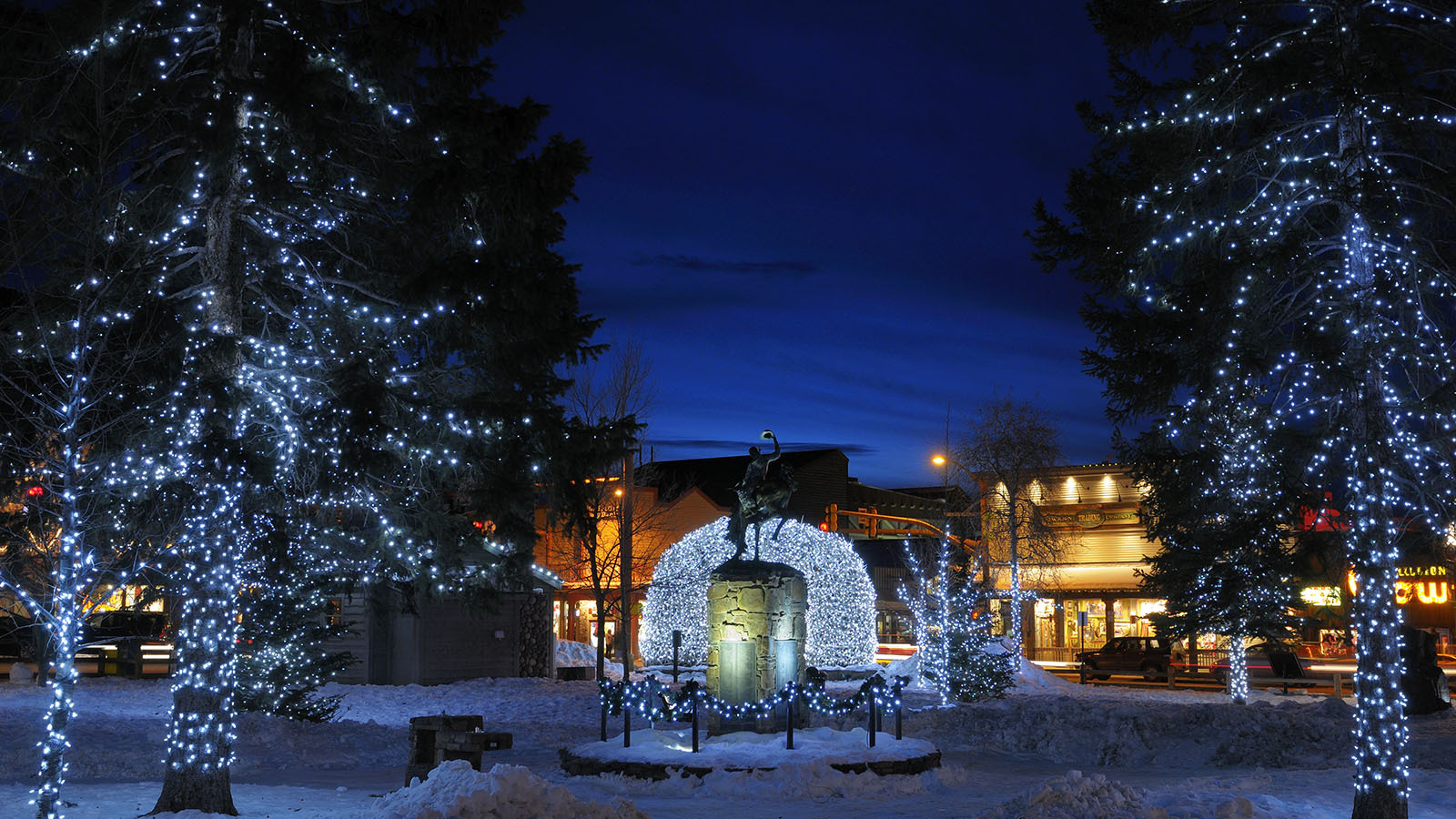 Jackson's Iconic Town Square Has More Than 8,000 Elk Antlers In Its 4 ...