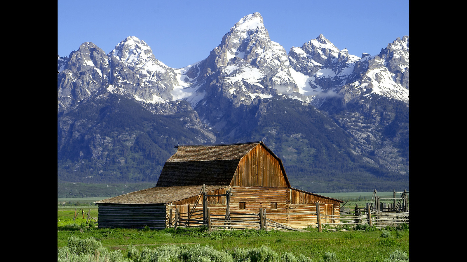 The T.A. Moulton Barn -- The Most Photographed Outbuilding In The World ...