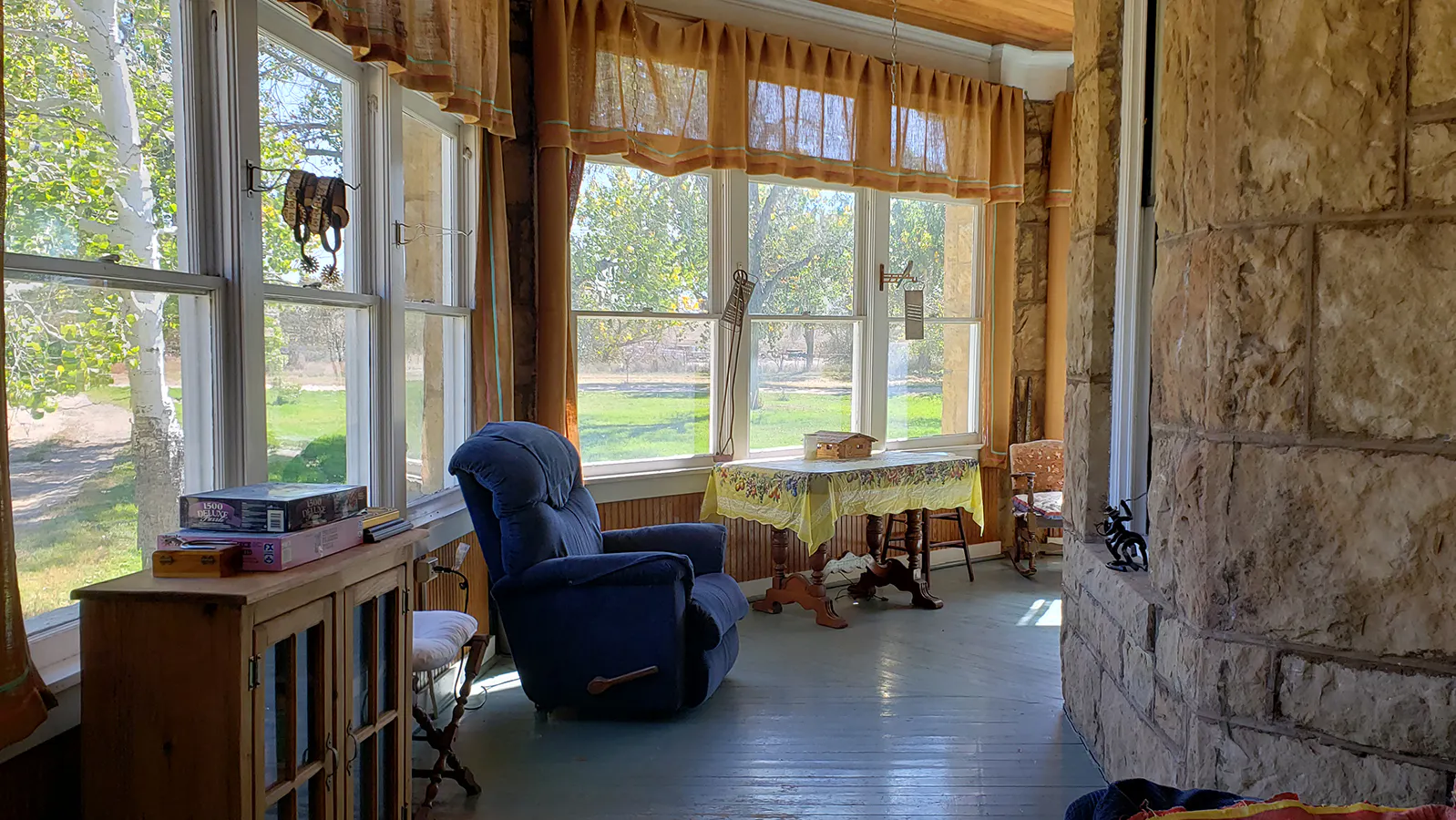 Wyoming Man On Mission To Restore Middle of Nowhere Mansion Of Sheep ...