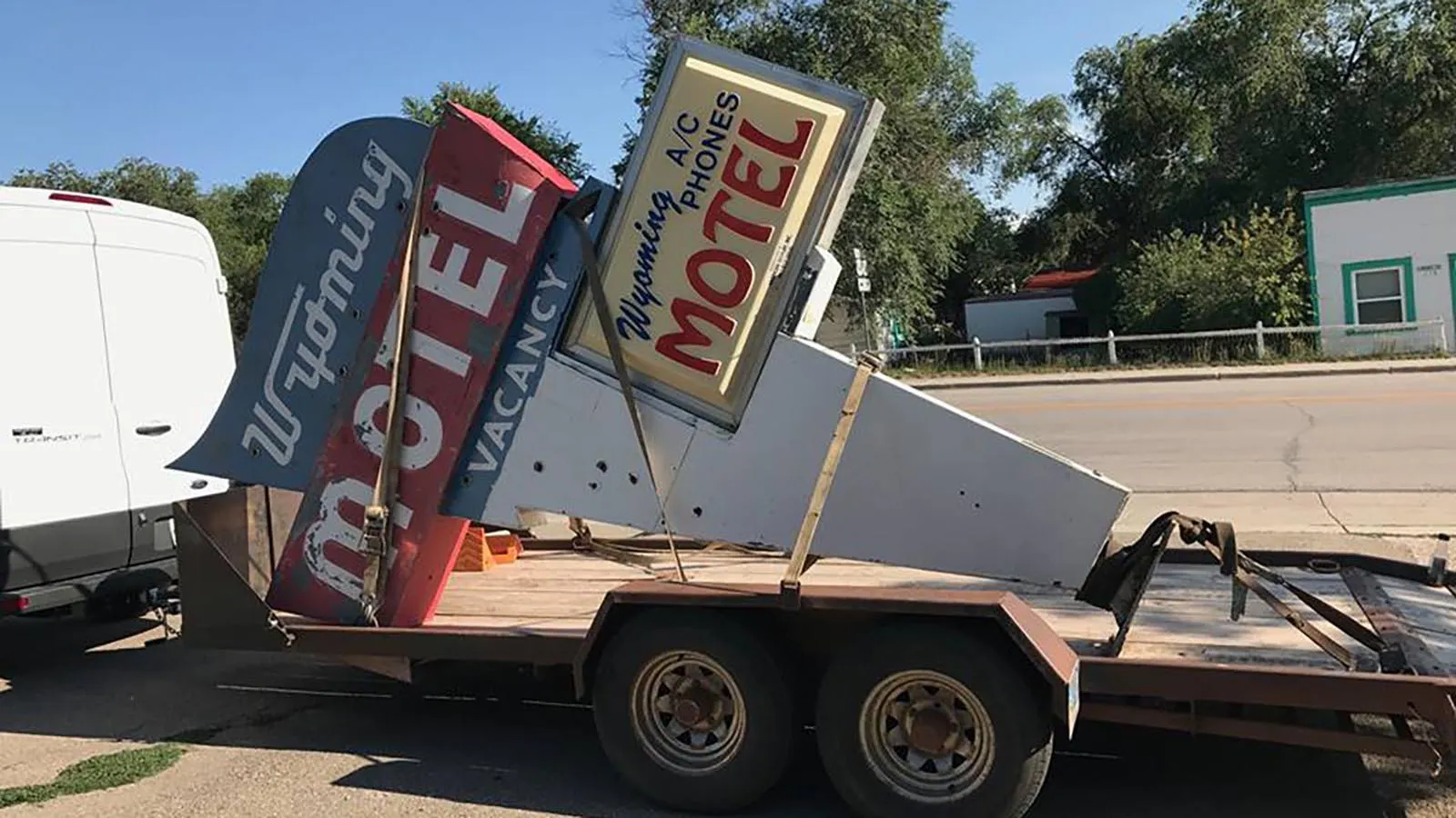 Gillette Auto Museum Rescuing, Restoring Vintage Signs For Retro “Neon ...