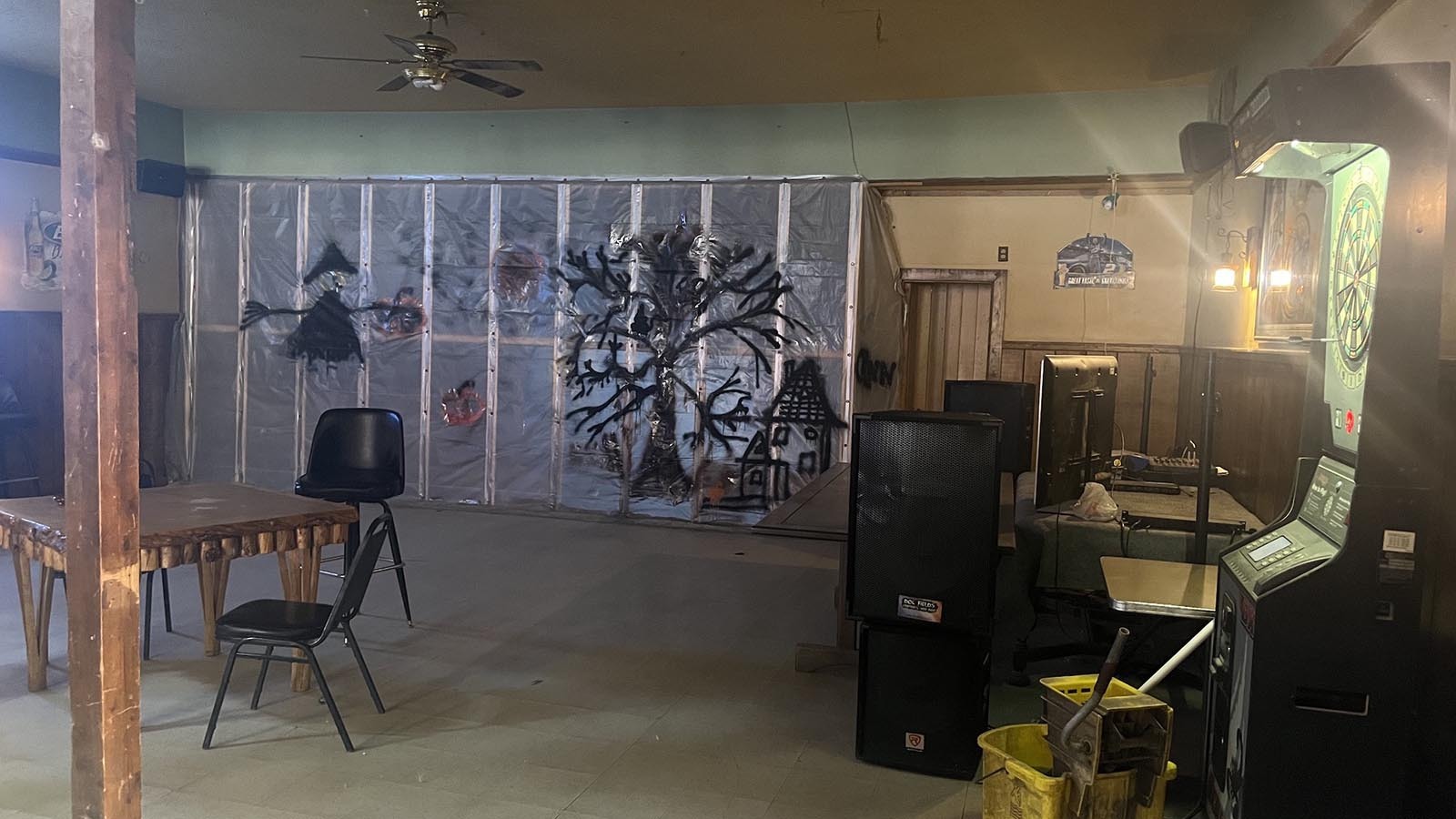 Drinking Wyoming: In Dubois, The Outlaw And Rustic Are 255 Yards — And ...