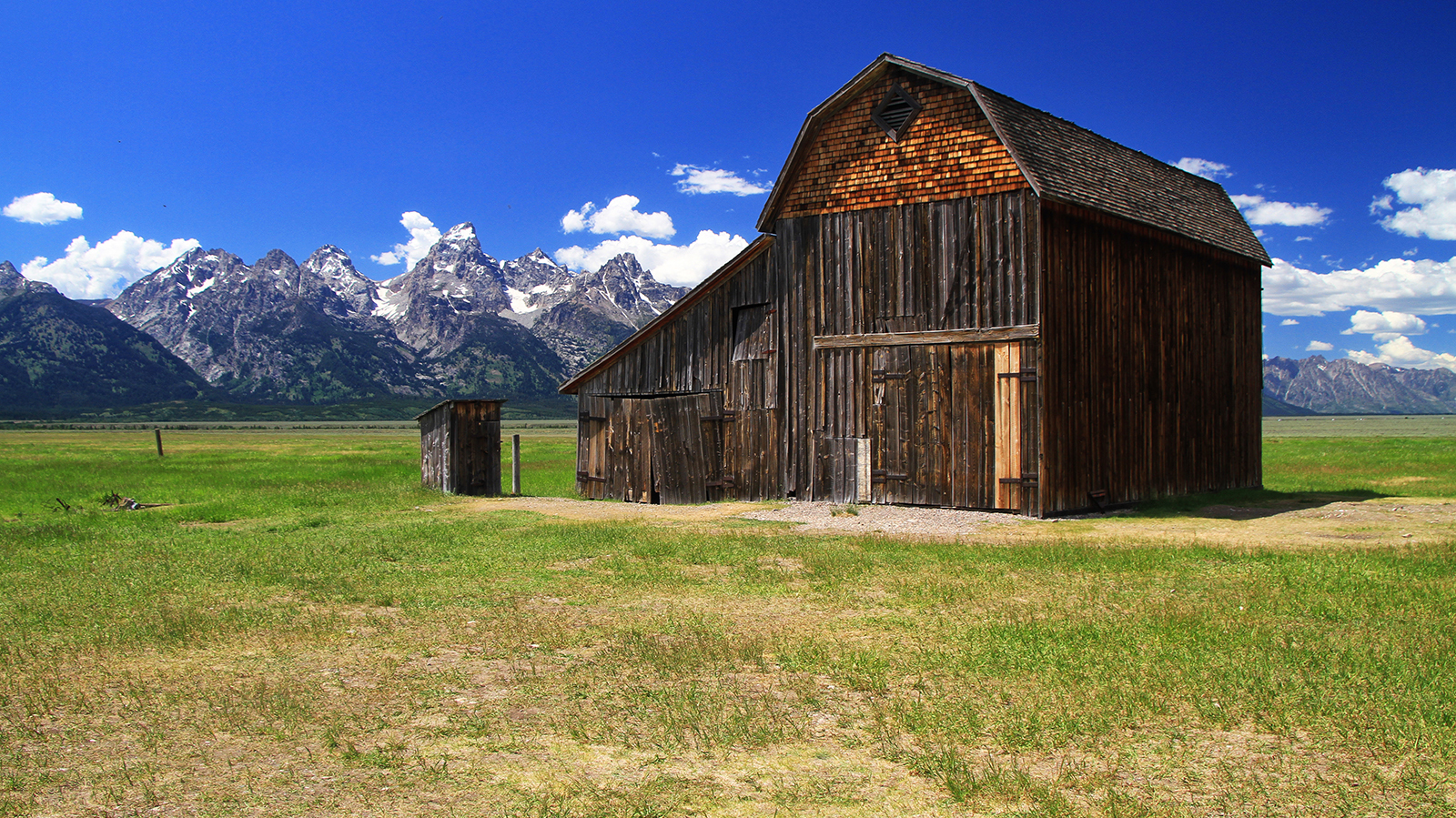 The T.A. Moulton Barn -- The Most Photographed Outbuilding In The World ...