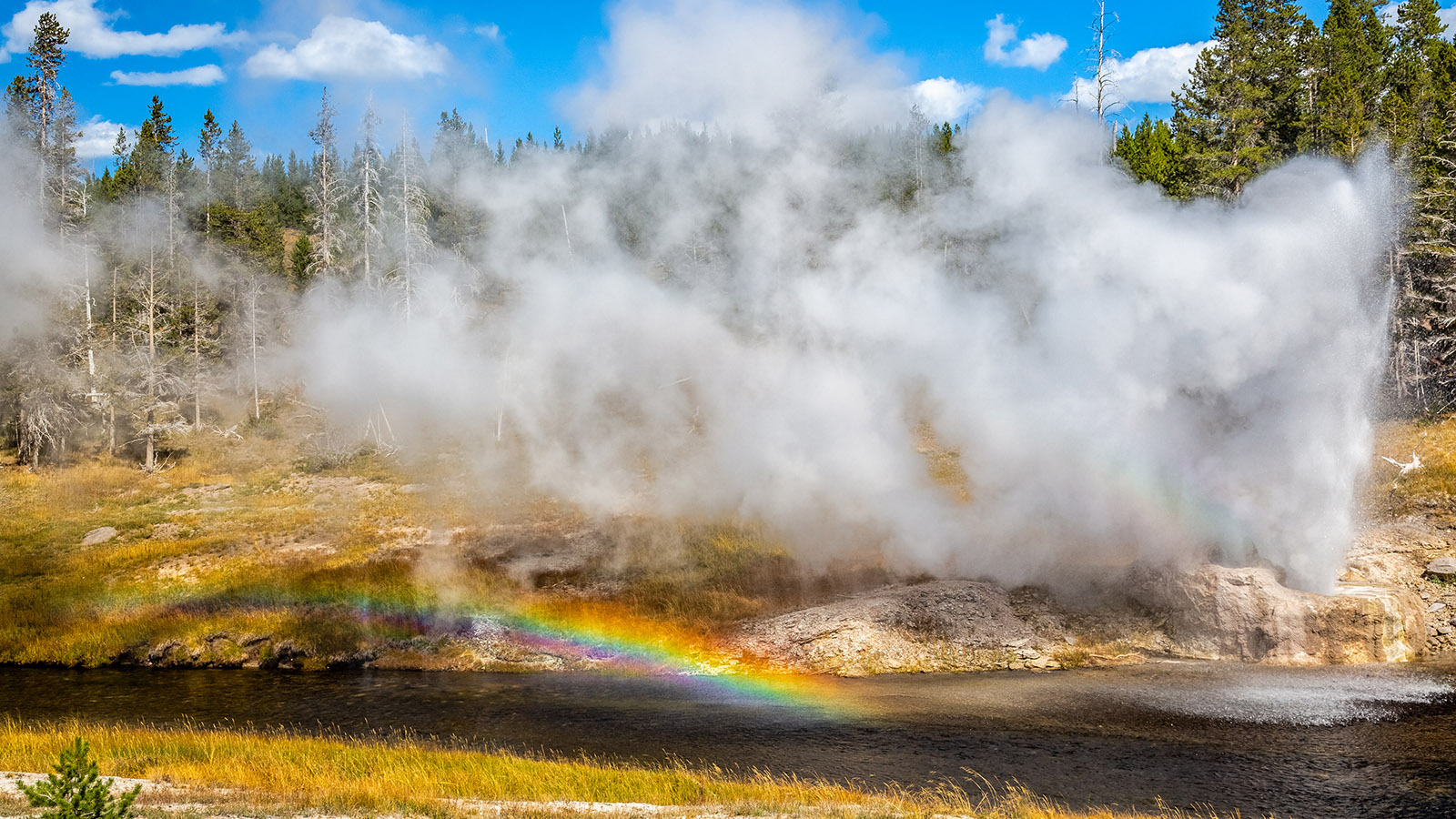 There Are Bigger And Better Geysers Than Old Faithful In Yellowstone ...