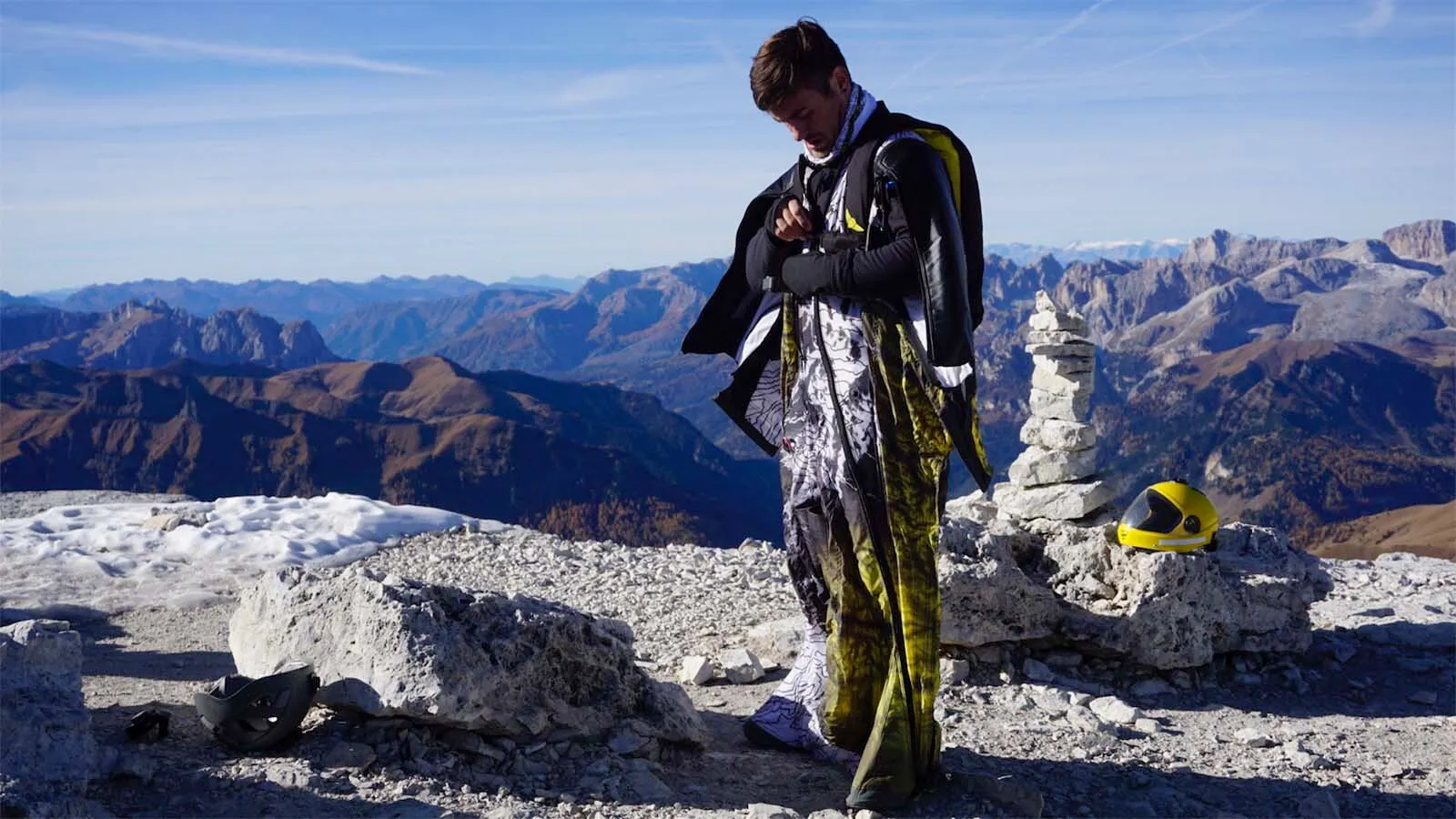 Wingsuit Flyers Get Adrenaline Overdose Hitting 120 MPH Jumping From ...