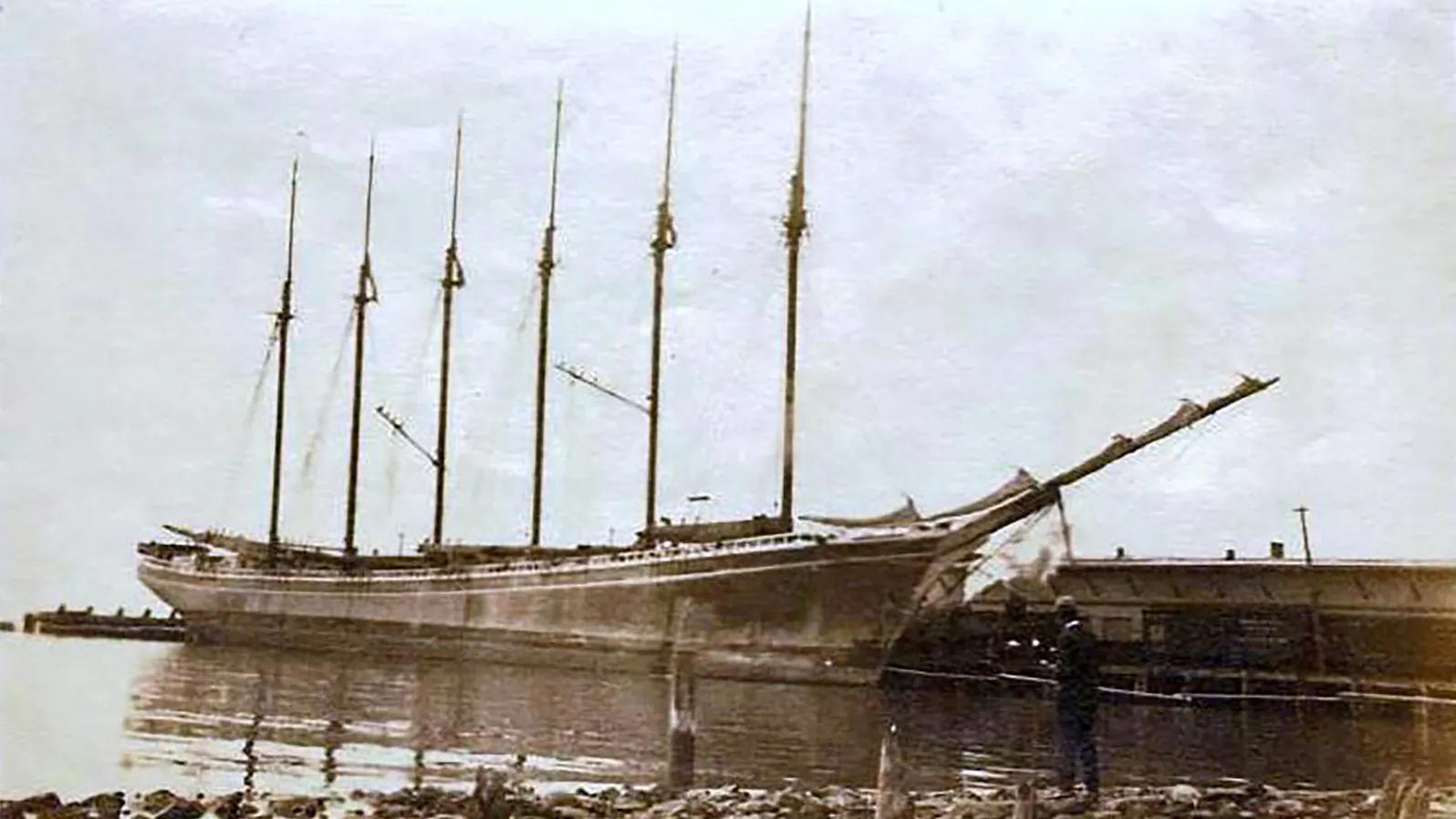 At 450 Feet Long With 126-Foot Masts, The Wyoming Was Largest Wooden ...